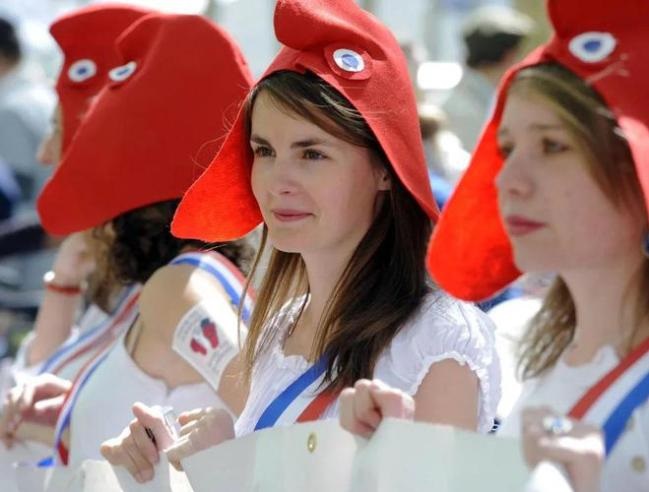 RBN - Maskot Olimpiade Paris 2024: Topi Frigia – simbol kebebasan